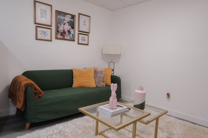 Minimalist Suite In Regina - Regina