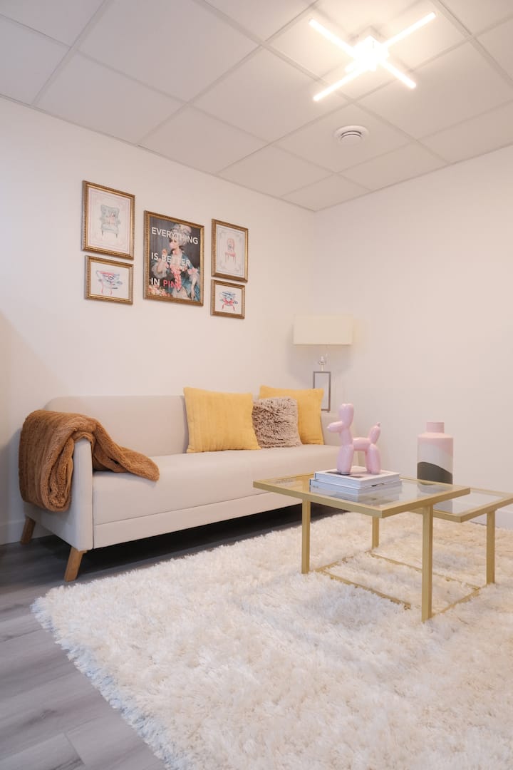 Minimalist Suite In Regina - Regina