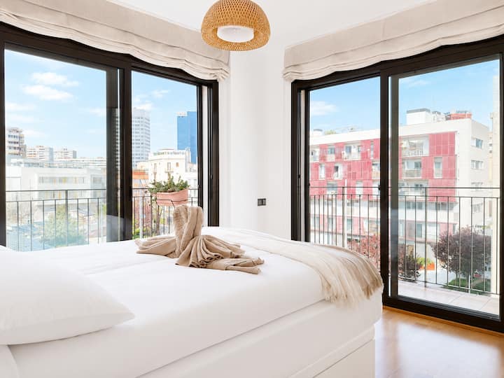 Bright & Stylish Apartment With Rooftop Pool - Sant Boi de Llobregat