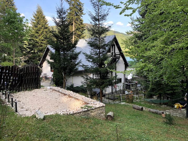 Idilic Central Cottage, Right Next To The Forest - Sinaia