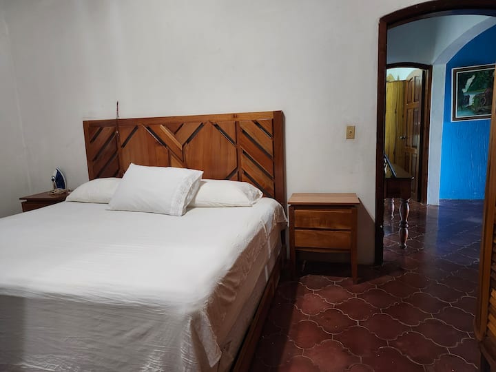 Casa Familiar Amplia Con Jardín Y Privacidad - Trujillo, Honduras