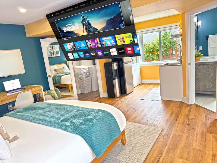 Private Studio/5 Min To Dt / Self Check-in / 75"tv - Williams Lake