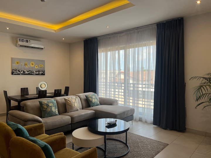 Cozy Modern Apt |2br W/pool & Gym,15min To Airport - Accra