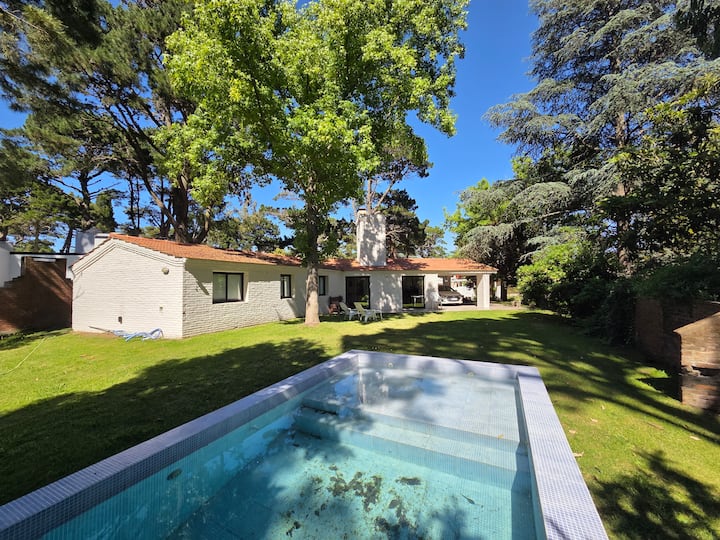 Chalet Con Pileta - Pinamar