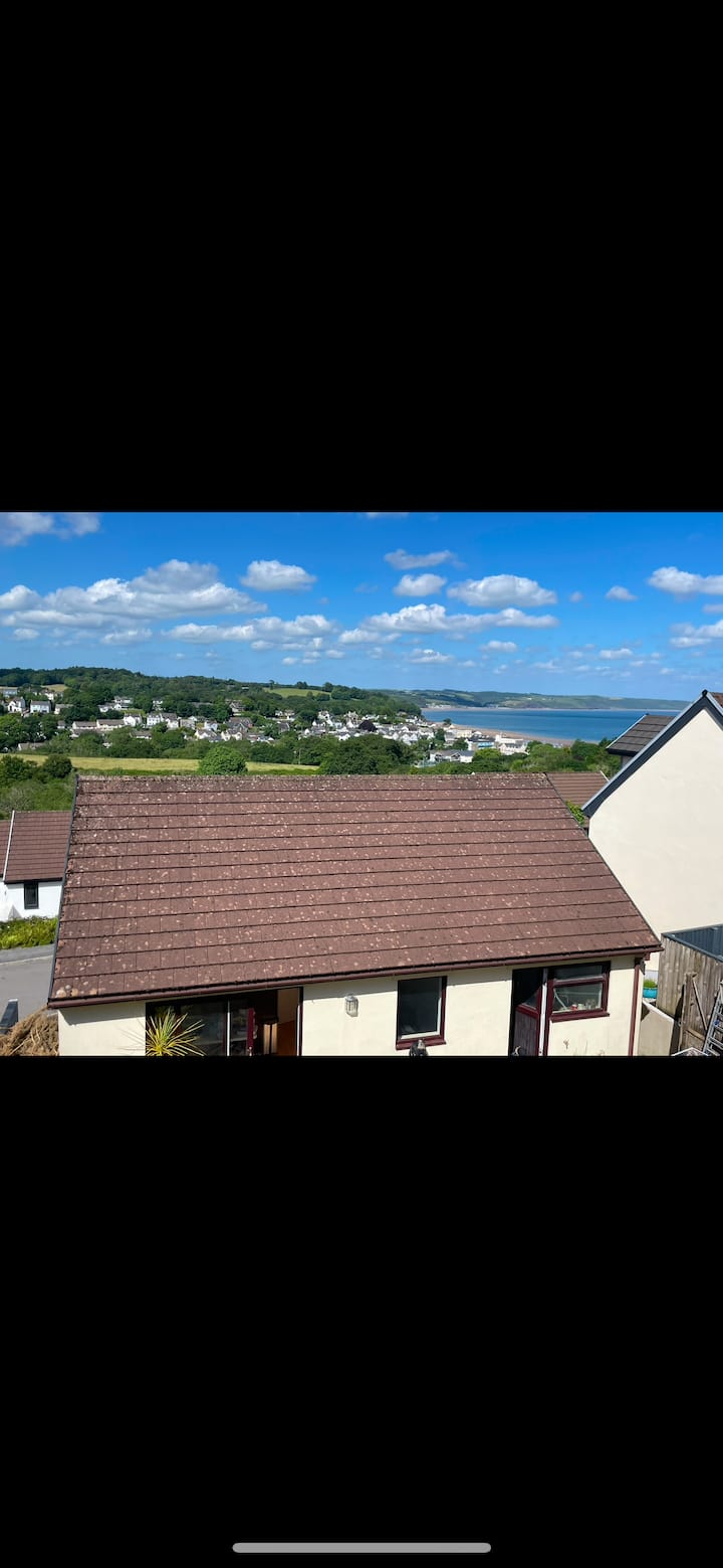 Seaside Retreat: Family Getaway In Saundersfoot - Castle Beach