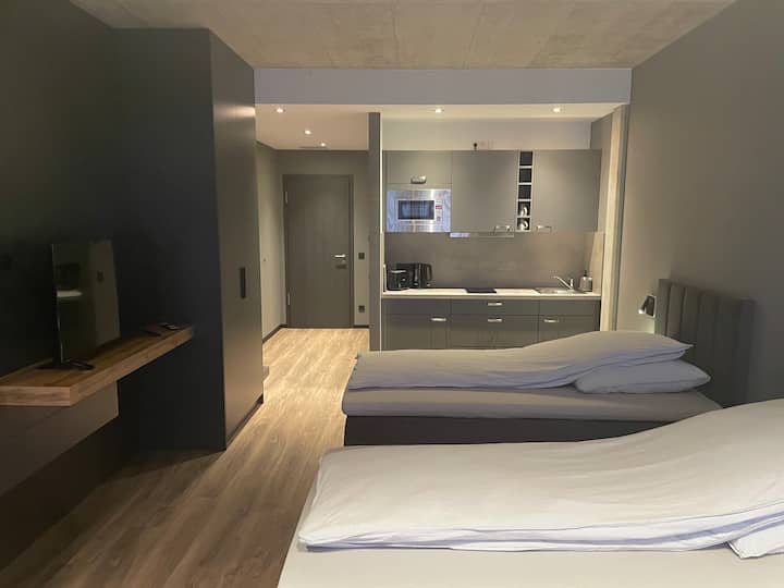 1 Apartmen Modern Mit Balkon, Eigene Küche Und Bad - Elmshorn