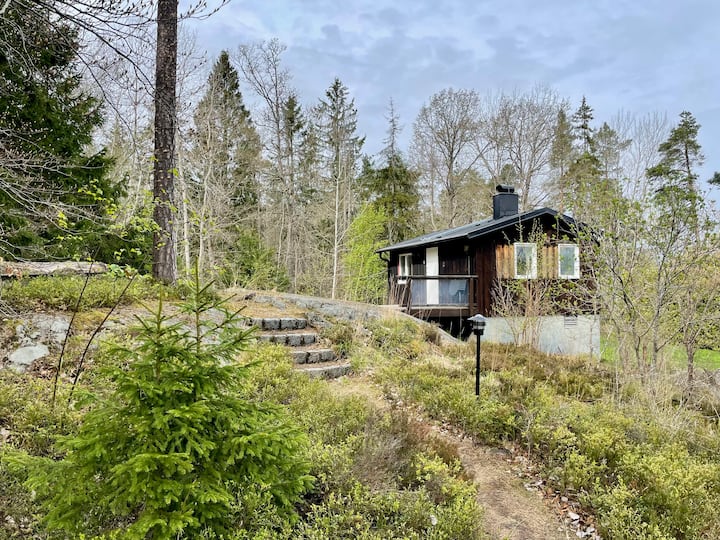 Mysig Stuga Vid Skogsbrynet - Stockholm