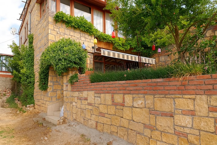 Taş Ev Assos 
Merve's Stone House Deniz- Dağ-huzur - Adatepe