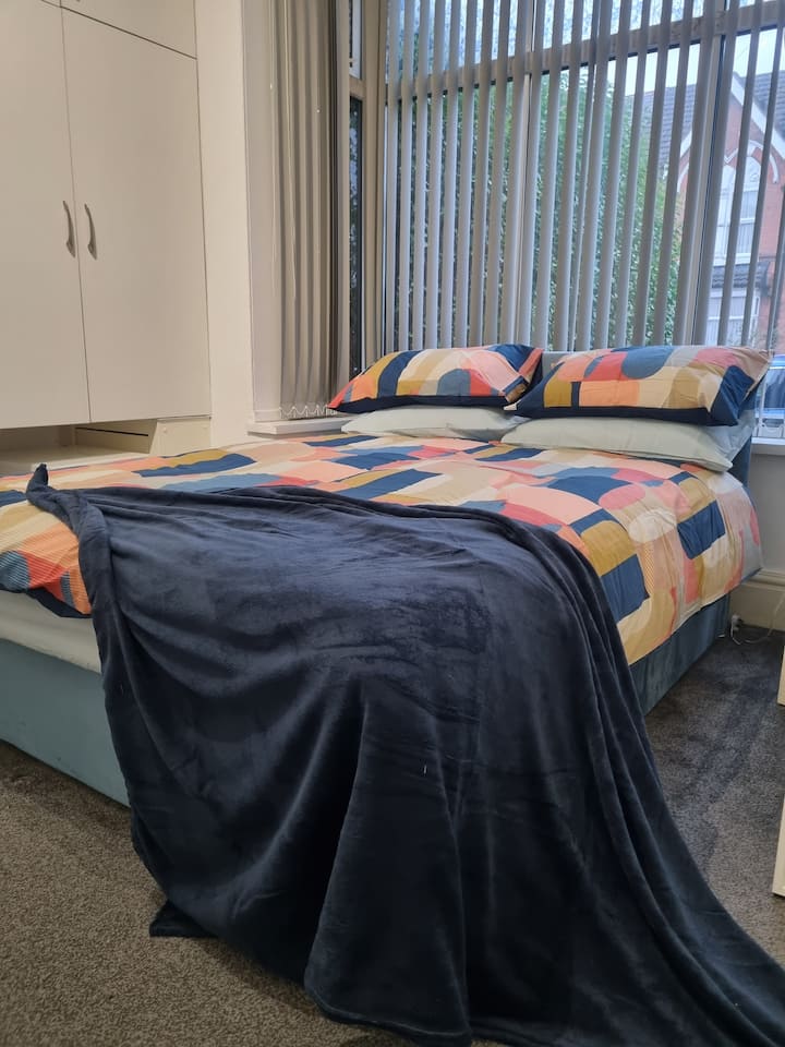 Cozy Room + Ensuite, Nr Public Transport And M6/m1 - Birmingham