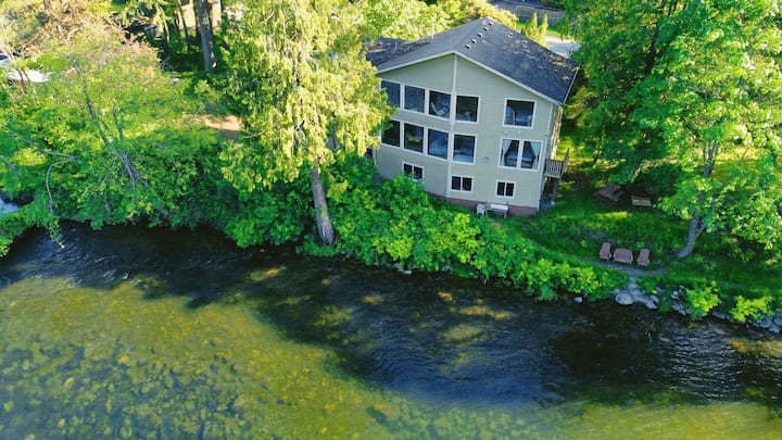 Riverside Forest Compound | 6br, Sleeps 14 - Campbell River