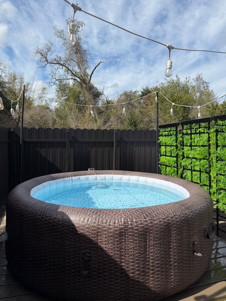 Cozy Rv Retreat With Private Hot Tub & Fenced Yard - Spring Hill, FL