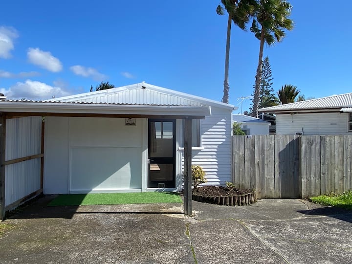 Cosy Cottage With A Rumpus Room - Auckland