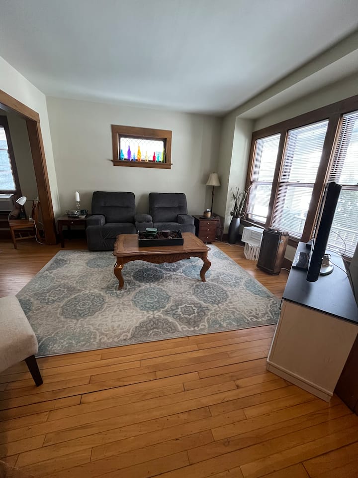 Beautiful Home Near Downtown Mke - Wauwatosa, WI