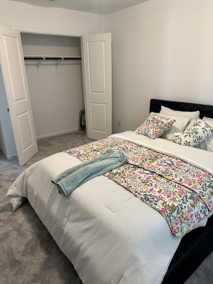 Privateroom With Nearby Bathroom - Kyle, TX