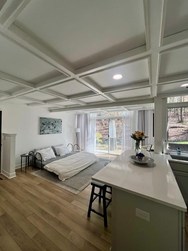 Entire 2b/1b Apt. W/ Private Dr. - Chapel Hill, NC
