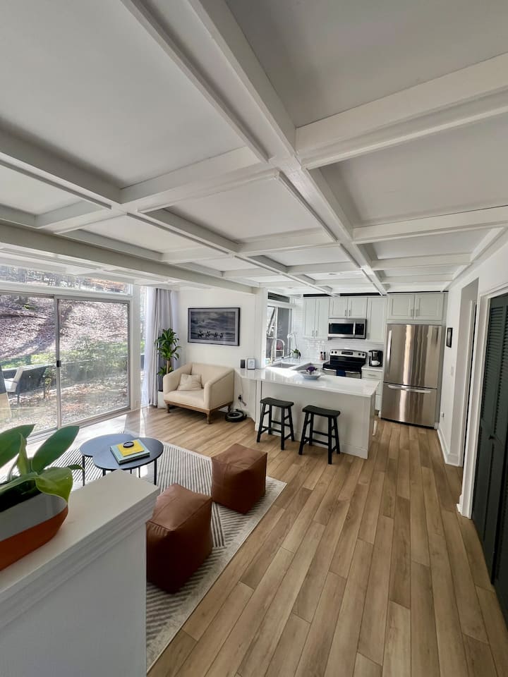 Entire 2b/1b Apt. W/ Private Dr. - Carrboro, NC