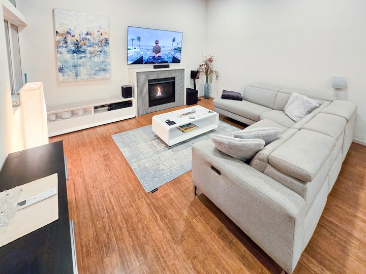 3 Bedrooms + Office, 2 Car Ev Garage + 2 Parking - State of Washington