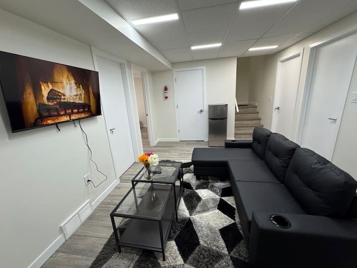 Cozy 2 Bedroom Basement Suite - 위니펙