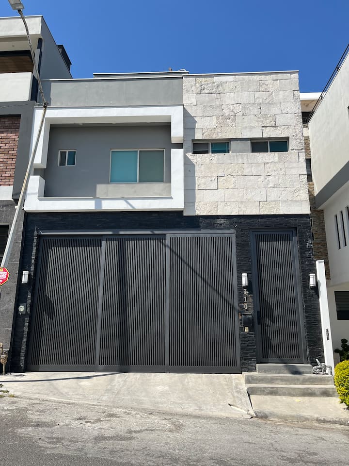 Lujosa Residencia, Cumbres Elite Para 12 Personas - Monterrey