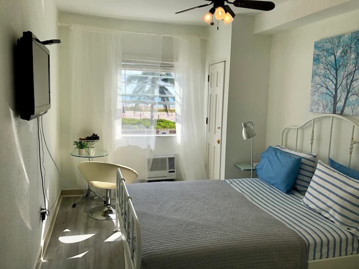 Ocean View One Bed Apartment - Miami Beach