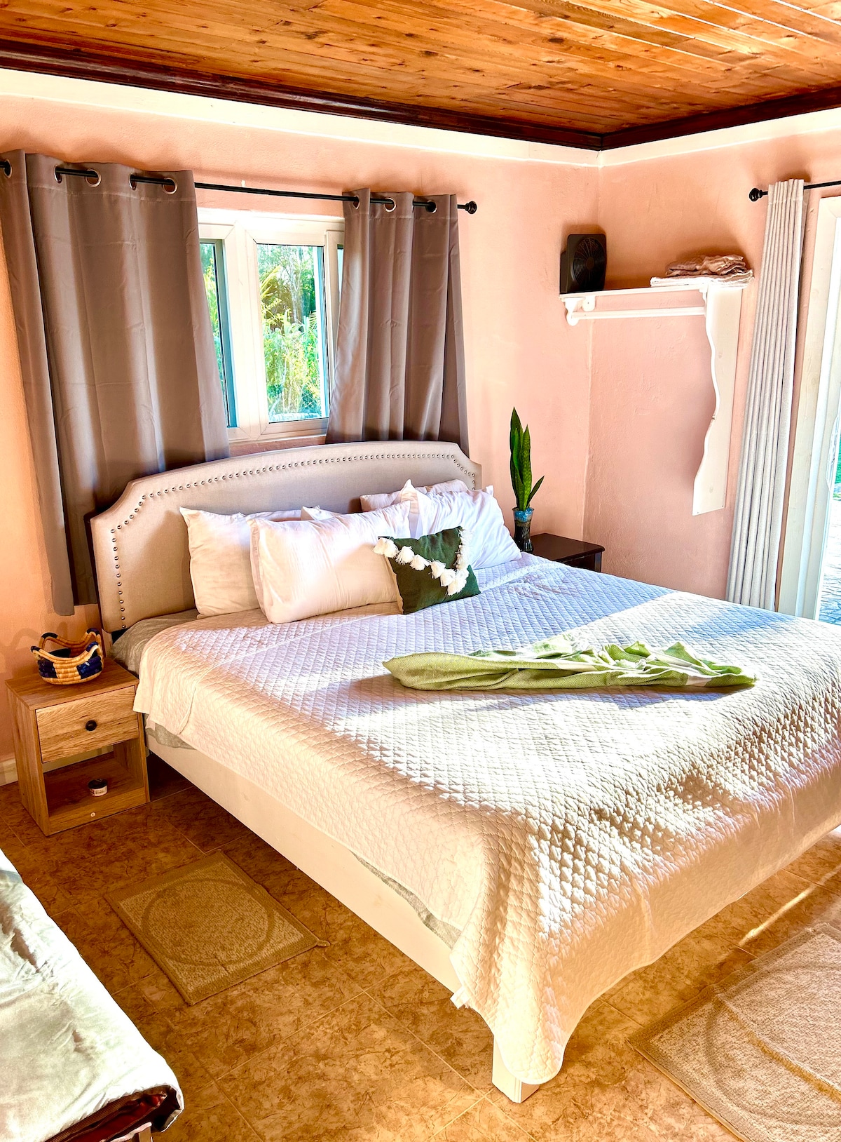 Affordable rooms and more, - Hotels for Rent in Moxey Town, Mangrove ...