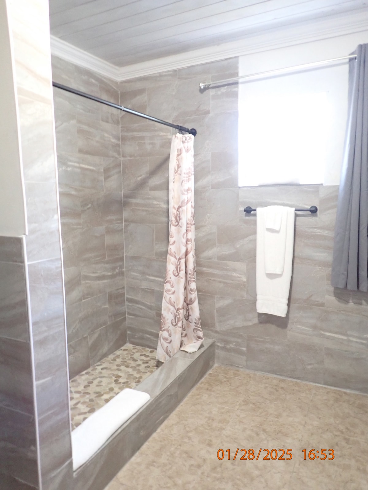 Quartos a preços acessíveis e muito mais, - Hotéis para Alugar em Moxey ...