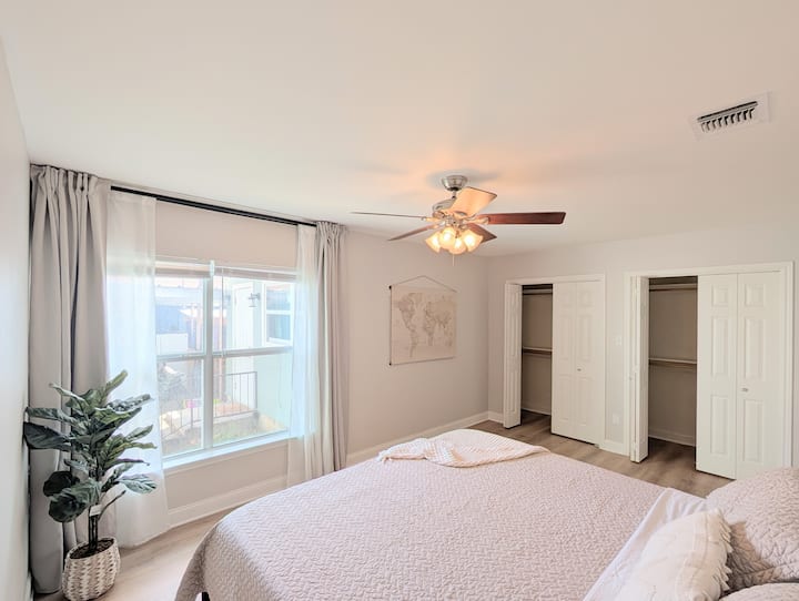 Spacious Room In Boho-inspo Home - San Antonio, TX