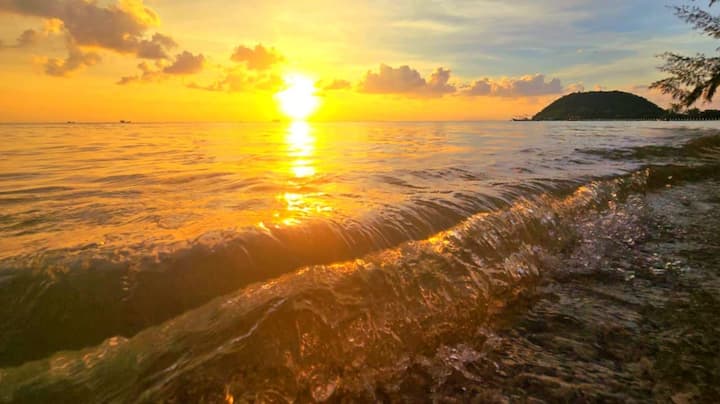 Spacious Homestay Beachside Bungalow: 30s F/ Sea - Ko Samui