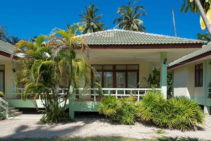 Spacious Homestay Beachside Bungalow, 15sec F/ Sea - Koh Samui