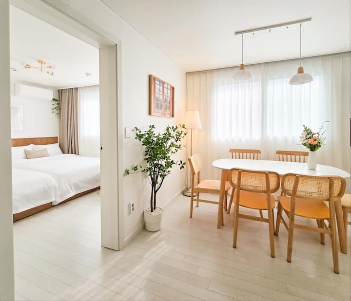 서울중심2호선/가족•친구여행/명동/홍대/ddp/경복궁/3bed/아늑•채광좋은집/호텔침구 - Séoul