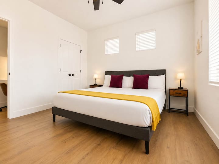 1br | Pool, Gym + Free Parking By Cozysuites #4 - Sun City, AZ