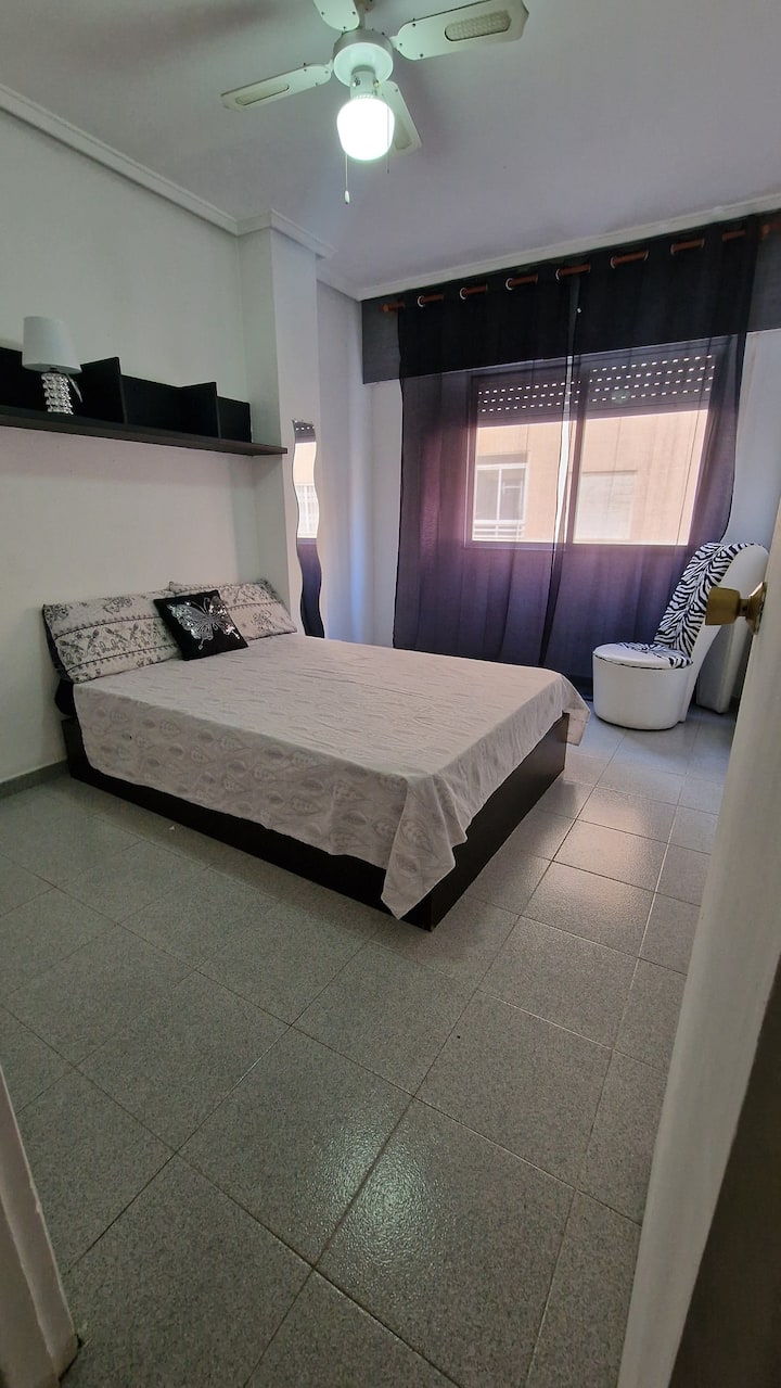Amplia Habitación - Torrevieja