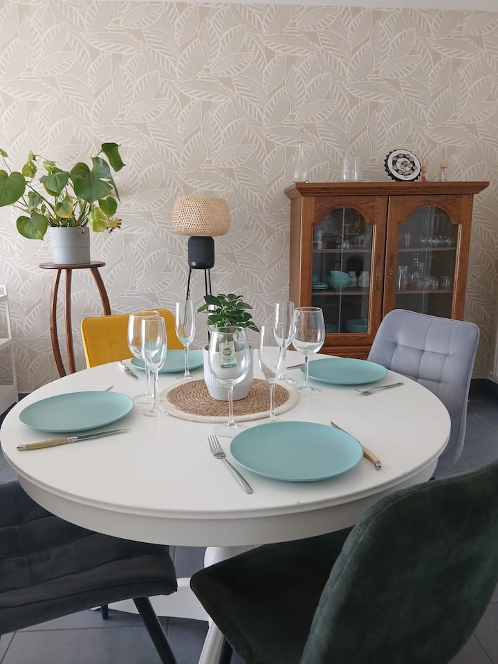 Maison Chaleureuse Et Spacieuse Avec Garage - Tinqueux