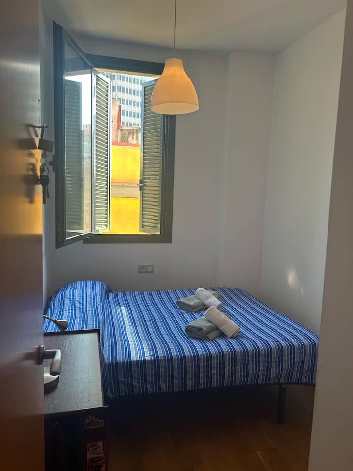 Small Cozy Bedroom Near Ramblas - Barcelona