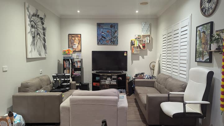 Calm And Serene Room In A Home In Melton - 멜턴