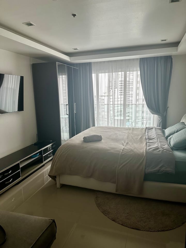 Cosy Beach View Condo - Pattaya City