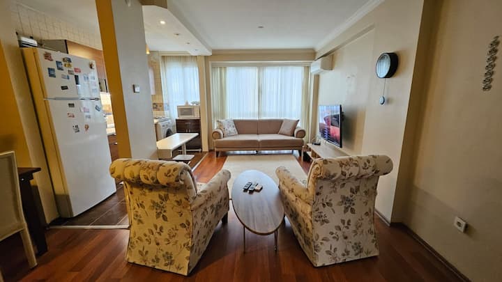 Merkezi Konumda Konforlu Daire. - İzmir