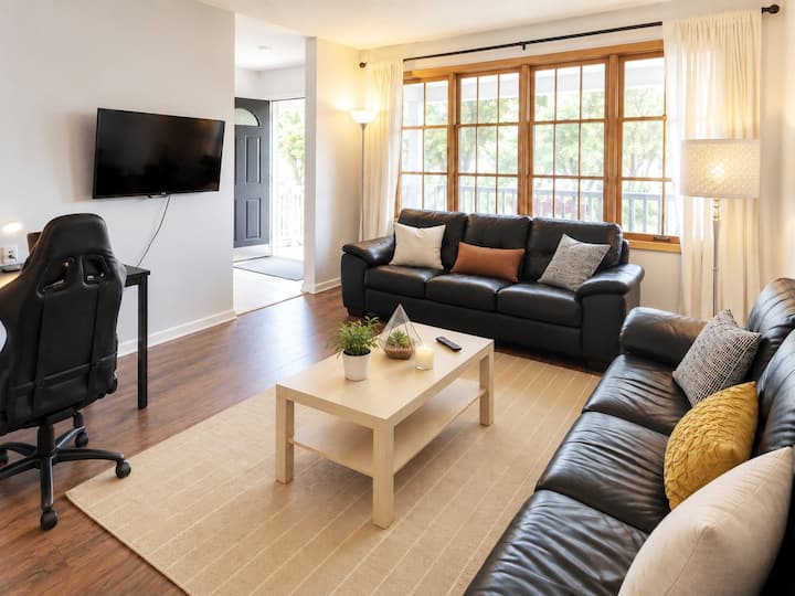 Monthly Home In Clarkson | 2br + Parking - Oakville
