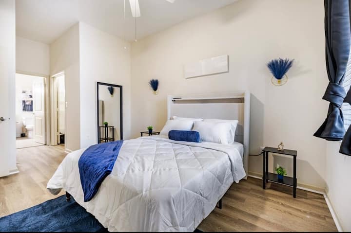 *The Blues Getaway In Buckhead* - Brookhaven, GA