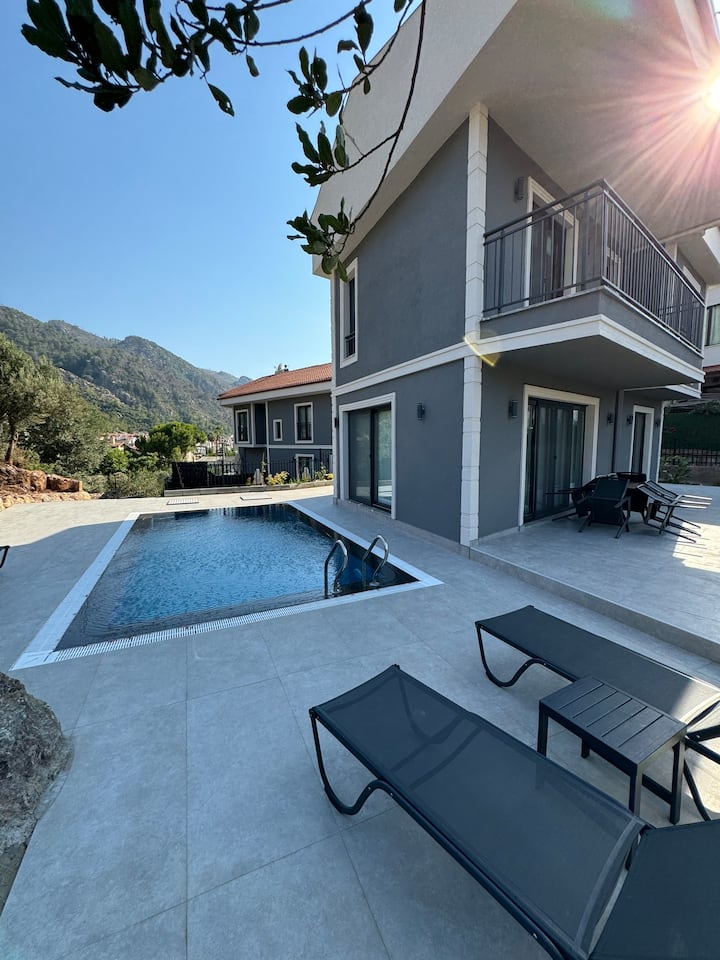 Mükemmel, Manzaralı Villa - İçmeler
