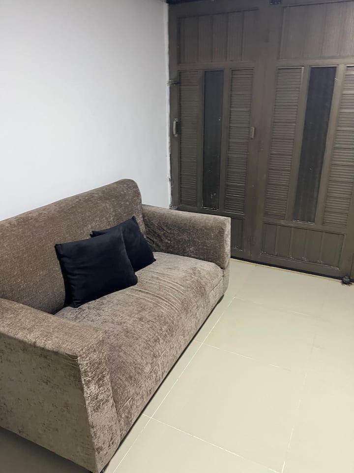 Aparta Estudio Central Medellín Primer Piso - Envigado