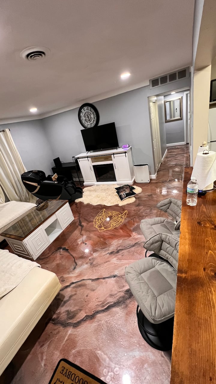 9 Min From Dtw Airport | Jacuzzi • Massage Chair - Dearborn