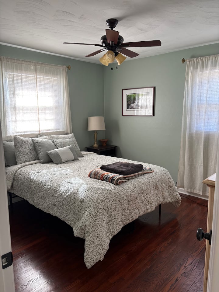 Furnished Bedroom In Shared Home - Roanoke, VA