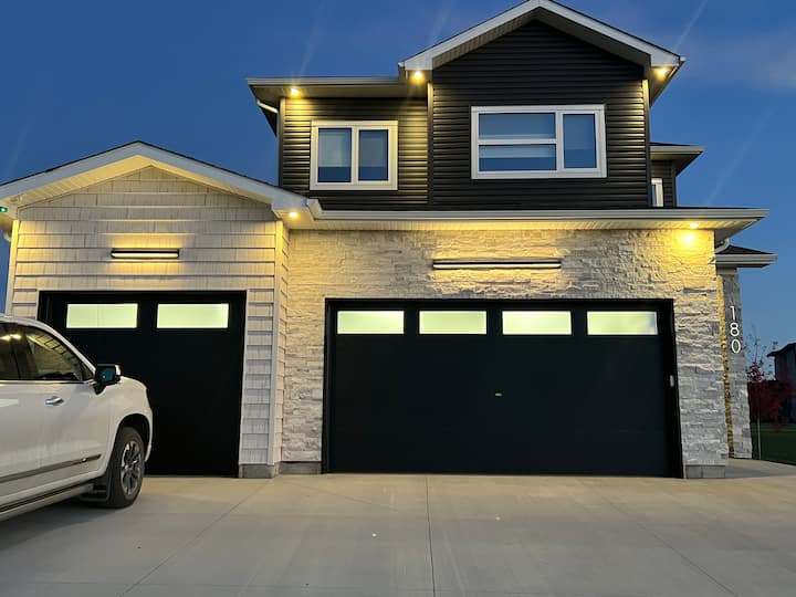 Modern 2 Bedroom Suite - Saskatoon