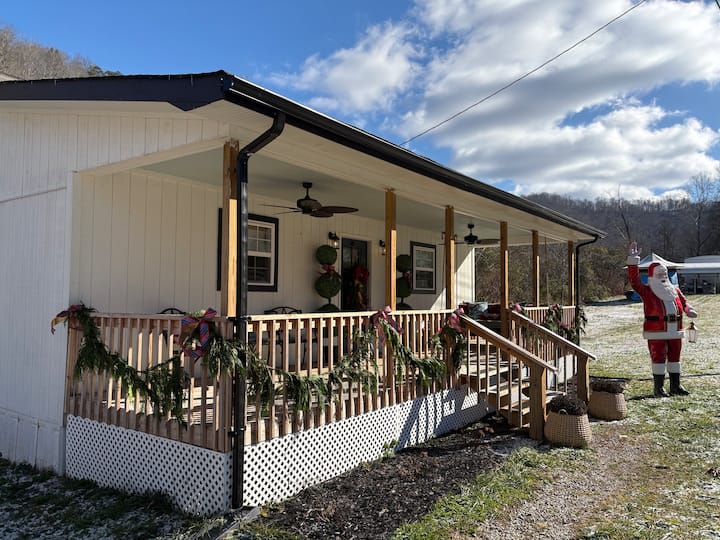 The Elk Creek Cottage -Spend Christmas In Kentucky - Kentucky