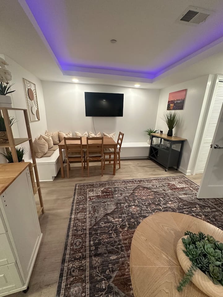 Private 2br | Easy Metro Access | Great Value - Washington, D.C., DC