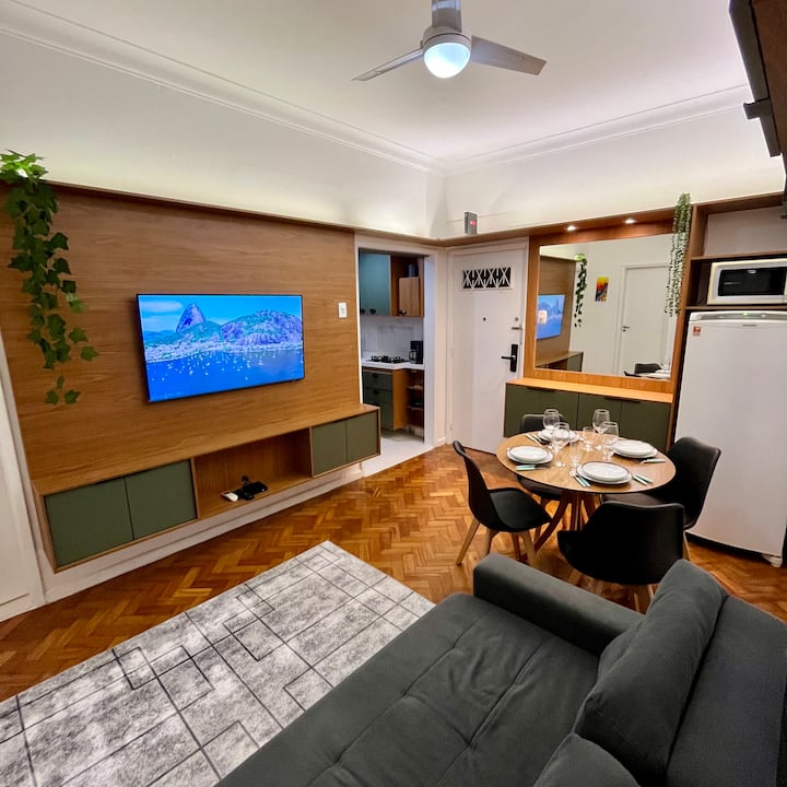 Apartamento Reformado - 2 Minutos Até A Praia. - Rio de Janeiro