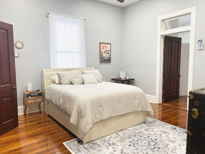 Relax At The Alfred James House - Cypress Bayou Casino Hotel