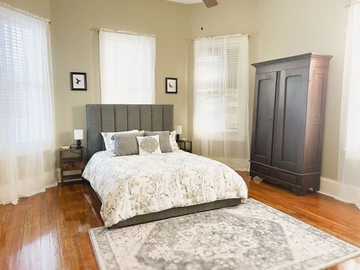 Relax At The Alfred James House - Cypress Bayou Casino Hotel