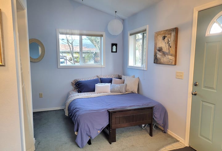 Lazy Daisy Garden Cottage - Eugene, OR